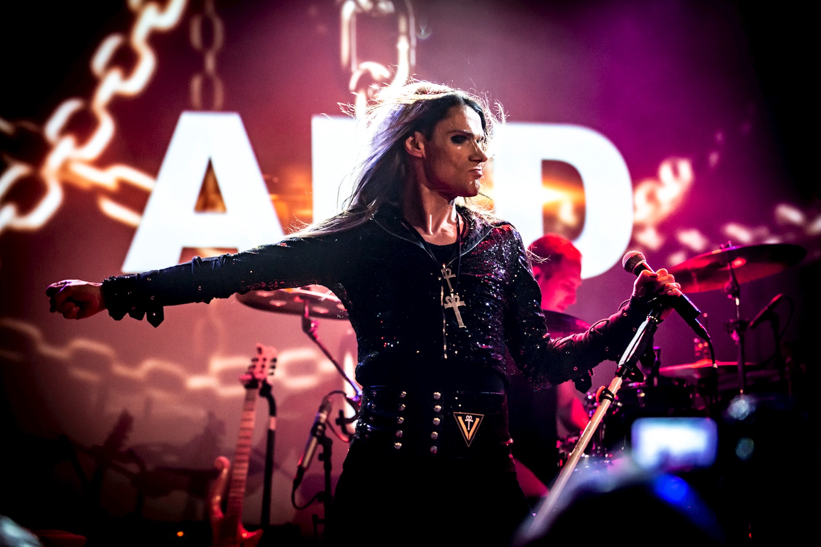 ROBBY VALENTINE verwerkt zware tegenslag in nieuw album – Uniek concert ...